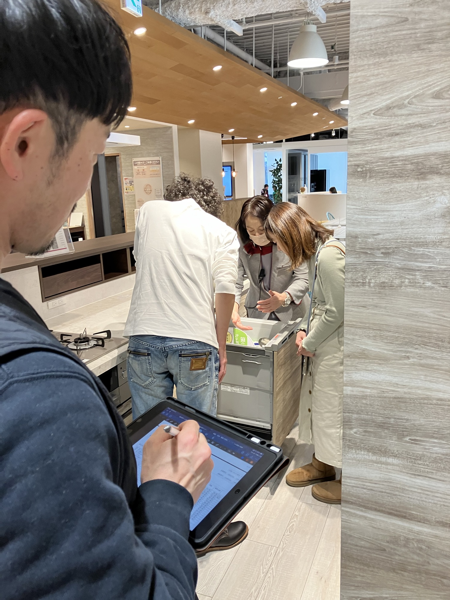 リフォームのお客様とショールームへ | あすなろ建築工房 現場ブログ