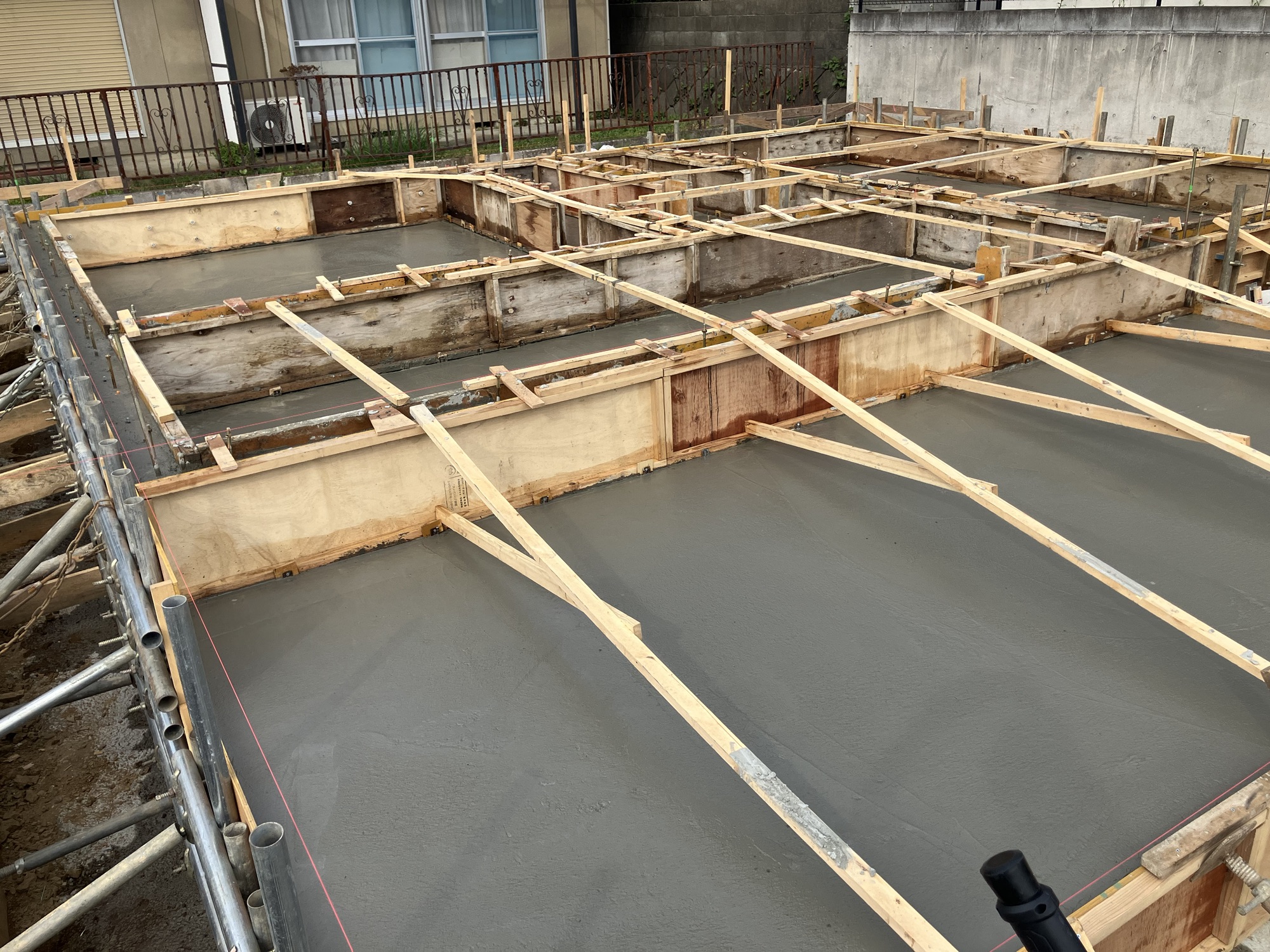 『空、ときどき緑の家』基礎コンクリート打設 | あすなろ建築工房 現場ブログ